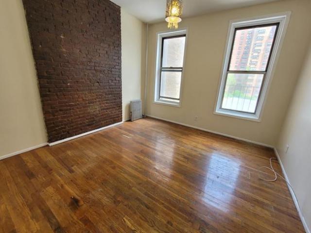 305 E 105Th St 33, New York, NY