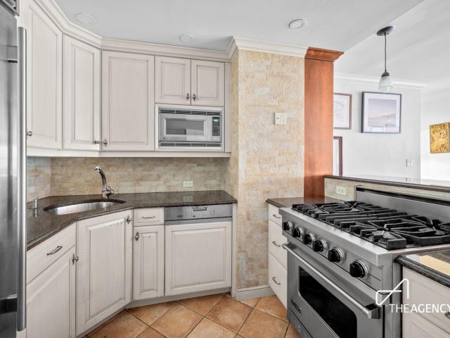 305 E 24TH Street 4D