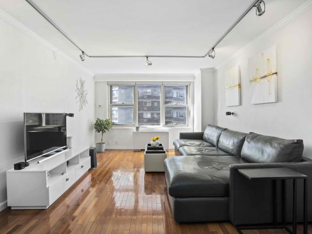 305 E 24th Street 15 R