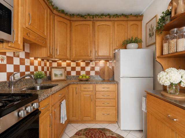 305 E 24TH Street 18K