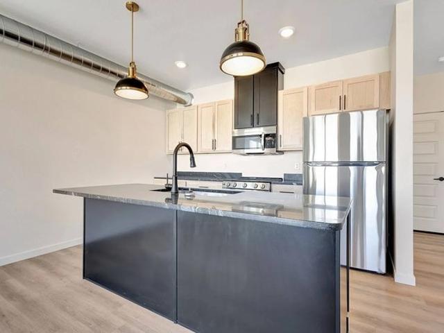 305 E 2nd St, Yankton, SD 57078