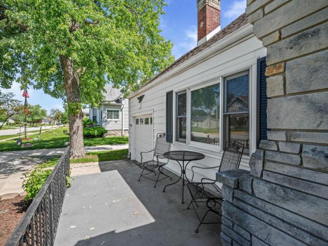 305 E 3Rd Street