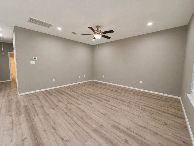 305 E Waring