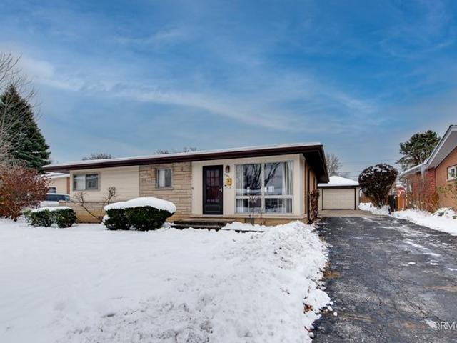 305 E Normandy Dr, Addison, IL 60101