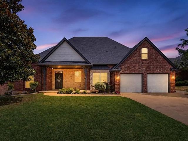 305 E Richmond Ter, Mustang, OK 73064