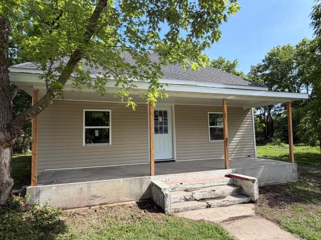 305 E Rock Street