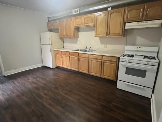 305 East Grove Street 1, 2 beds, 1 full bath