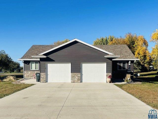 305 Elm St, Moville, IA 51039