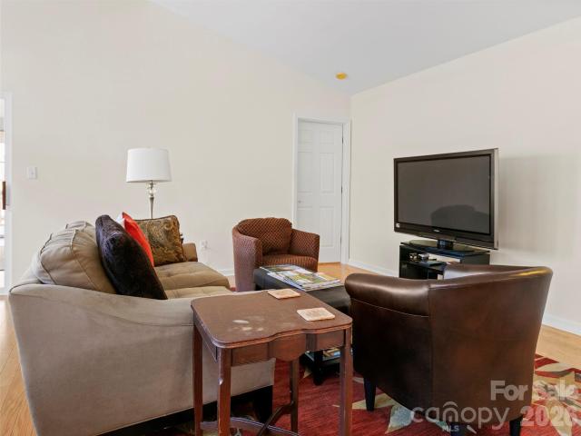 305 Ewarts Hill Road
