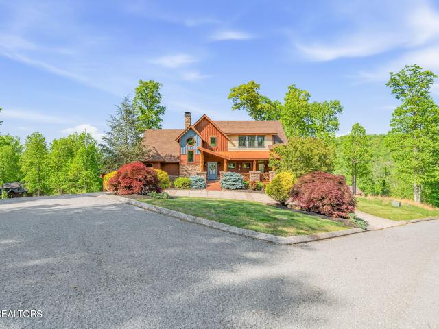 305 Foxwood Drive