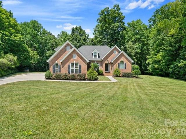 305 Forbes Ct, Lake Wylie, SC 29710