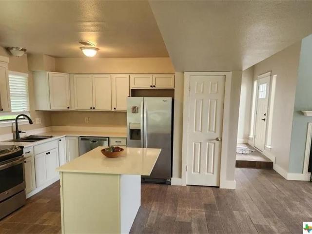 305 Forest Dr