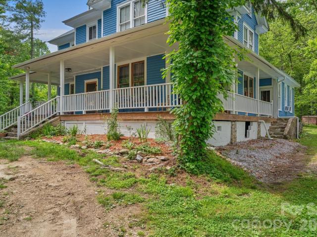 305 Ficker Cir, Hendersonville, NC 28739 | MLS #4240