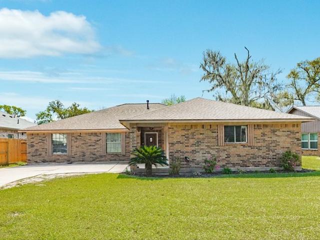 305 Freeman Blvd, West Columbia, TX 77486