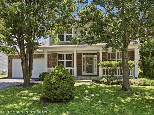 305 Kensington Dr, Oswego, IL 60543