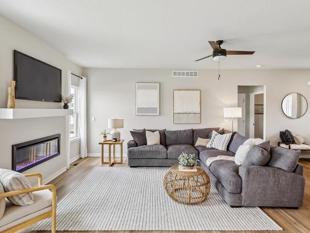 305 Kingfisher Court SW