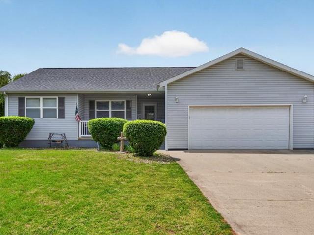305 Kings Mill Dr, Logansport, IN 46947