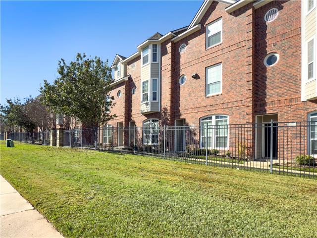 305 Holleman Dr, Unit 302, College Station, TX 77840 | MLS #25012