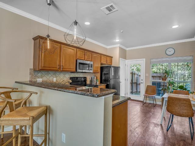 305 Holleman Drive E 1506
