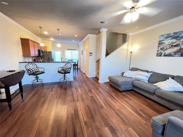 305 Holleman Drive E 202
