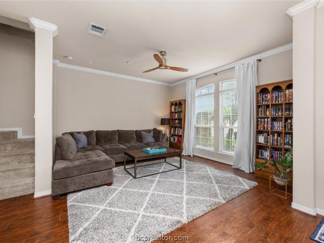 305 Holleman Drive E 205