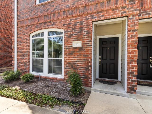 305 Holleman Drive E 301