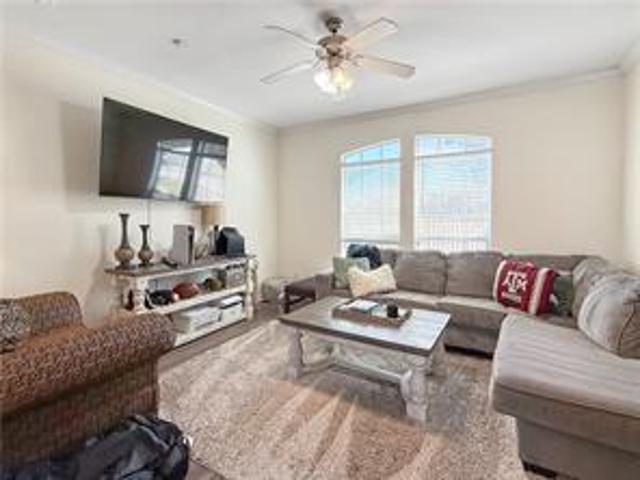 305 Holleman Drive E 302