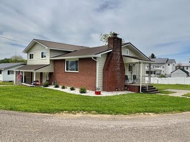 305 Hardman St, Middlebourne, WV 26149
