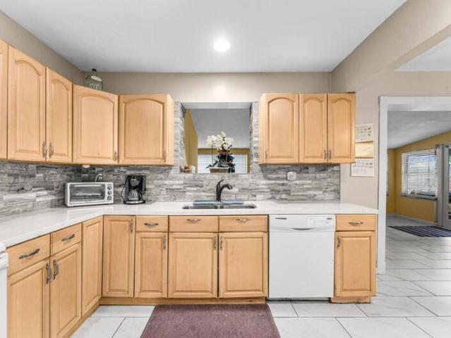 305 Henthorne Dr, Palm Springs, FL 33461 | MLS #R11153