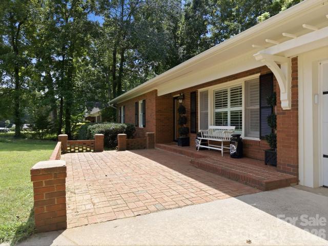 305 Heritage Circle