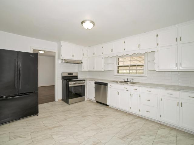 305 Hickory Ave