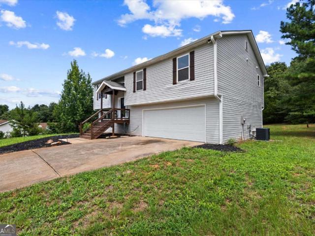 305 Hunters Trace