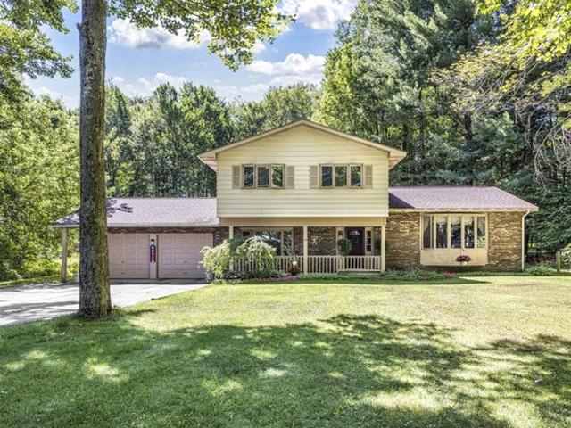 305 Huntington Rd, Houghton Lake, MI 48629