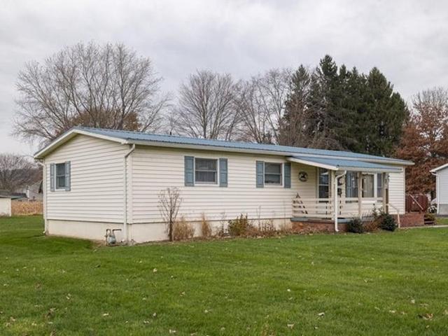 305 Oak Ave, Elkland, PA 16920