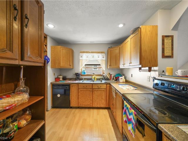 305 Oak Knoll Avenue