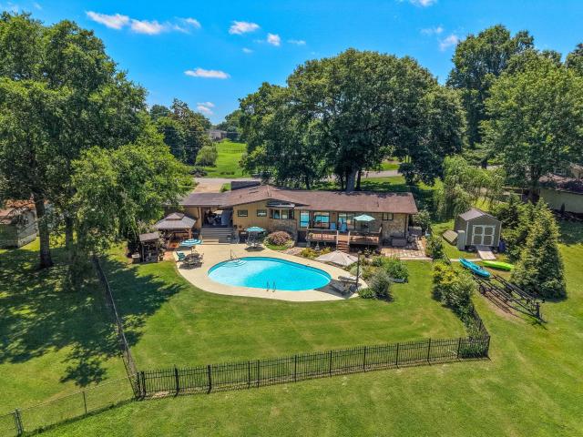 305 Louviers Ln