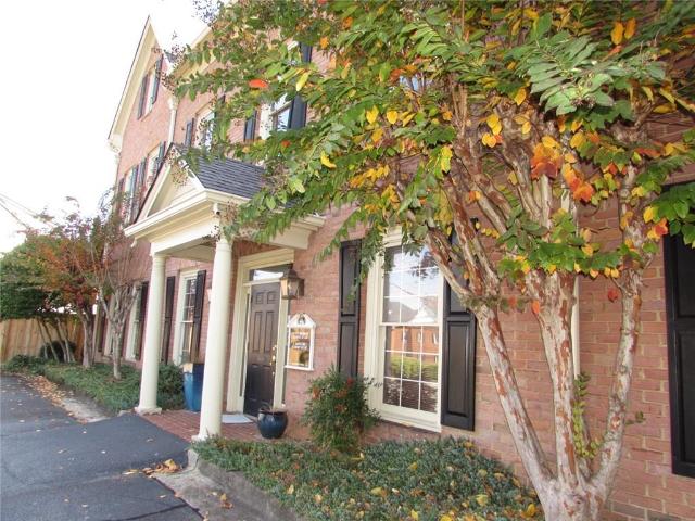 305 Lawrence Street