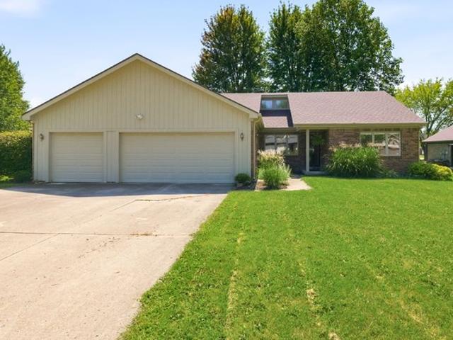 305 Lake View Dr, Greenfield, IN 46140