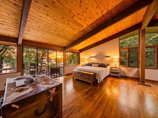 305 Lake Ridge Drive