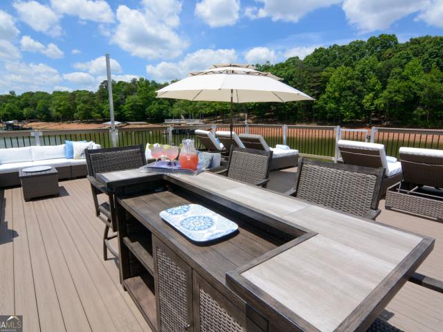 305 Lakeshore Drive