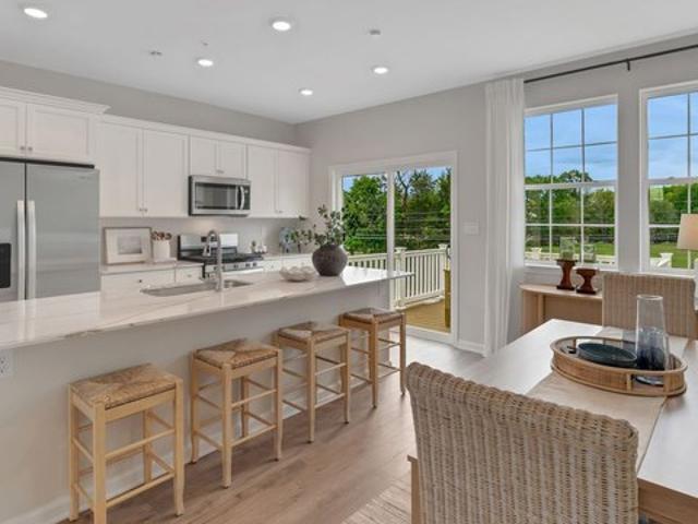 305 Lantern Ct, Sellersville, PA 18960