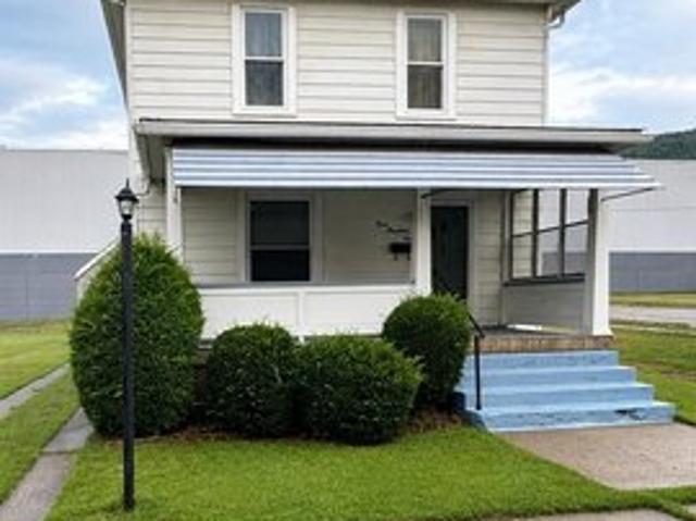305 Liberty St, Franklin, PA 16323