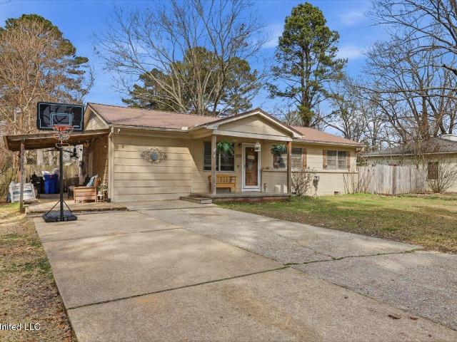 305 Lionel Road