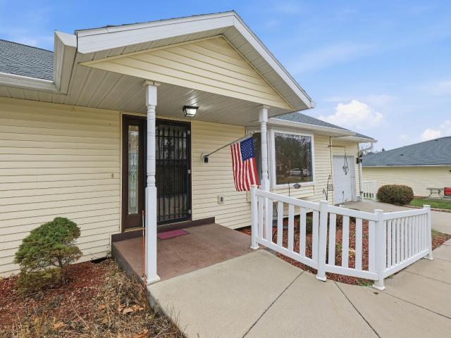 305 Mack Dr, Unit 9, Reedsburg, WI 53959 | MLS #2012 | Compass