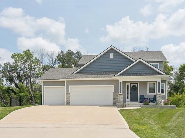 305 Magnolia Pt, Winterset, IA 50273