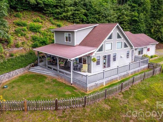 305 Majestic Mountain Dr, Burnsville, NC 28714