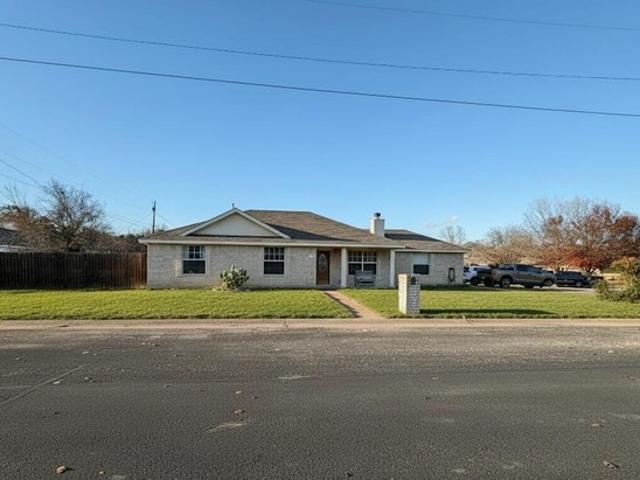 305 Maple Ln, Elgin, TX 78621