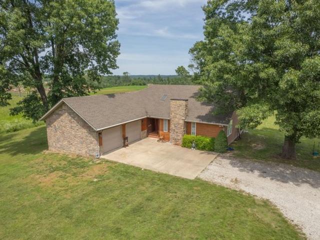 305 McFarland Ave, Cassville, MO 65625