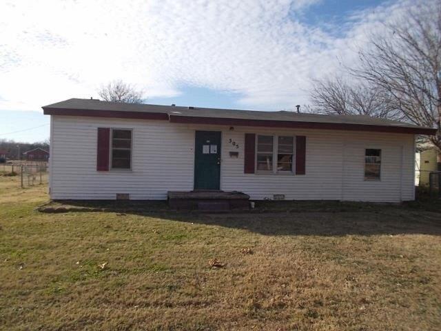 305 N 8th St, Comanche, OK 73529