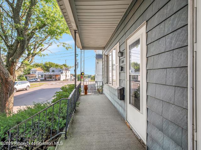 305 N 307 N Everett Avenue